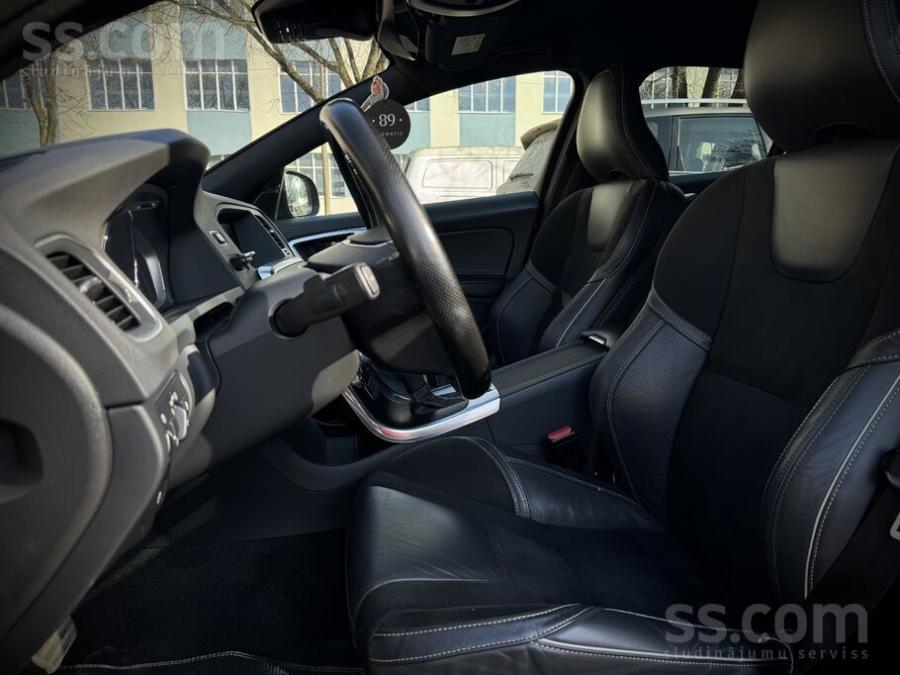 Grey Volvo V60 2016 in Jelgava, with an engine capacity of 2.00 L and mileage of 267 thousand km for 10990 €, photo 8 on AUTOMOTO.COM.LV