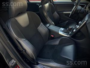 Grey Volvo V60 2016 in Jelgava, with an engine capacity of 2.00 L and mileage of 267 thousand km for 10990 €, photo 9 on AUTOMOTO.COM.LV