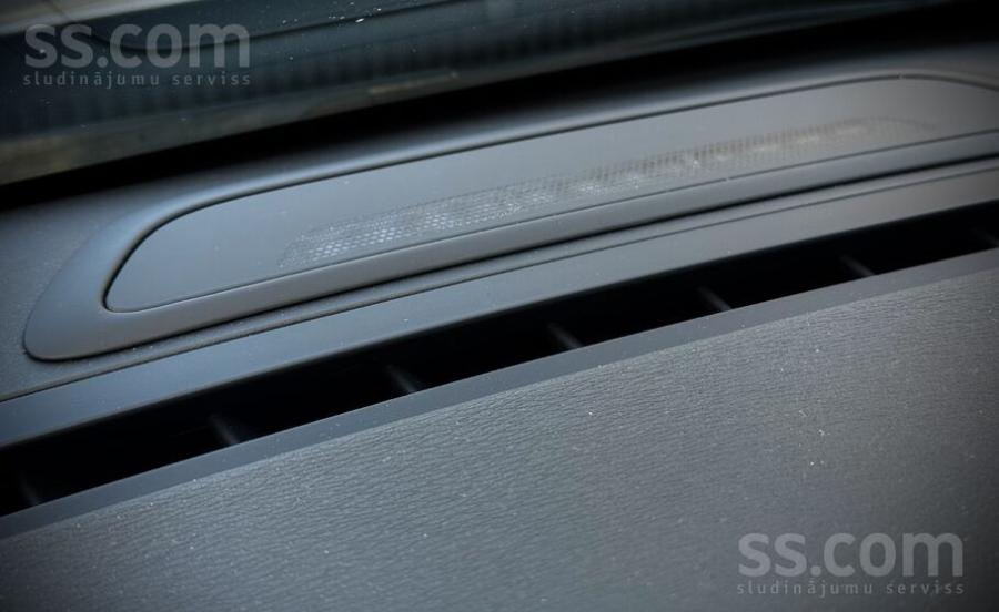 Grey Volvo V60 2016 in Jelgava, with an engine capacity of 2.00 L and mileage of 267 thousand km for 10990 €, photo 18 on AUTOMOTO.COM.LV