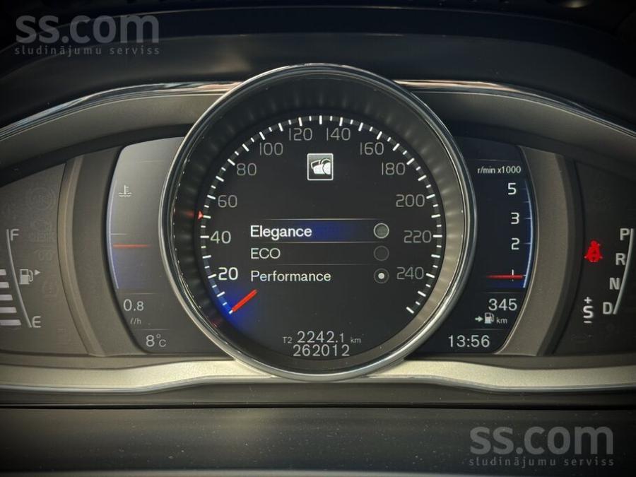 Grey Volvo V60 2016 in Jelgava, with an engine capacity of 2.00 L and mileage of 267 thousand km for 10990 €, photo 20 on AUTOMOTO.COM.LV