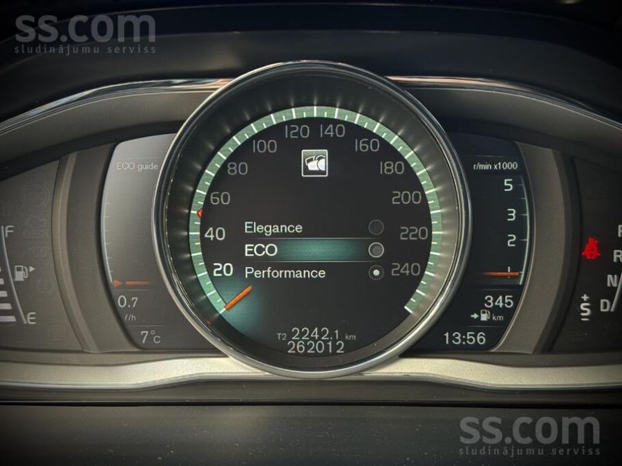 Grey Volvo V60 2016 in Jelgava, with an engine capacity of 2.00 L and mileage of 267 thousand km for 10990 €, photo 21 on AUTOMOTO.COM.LV