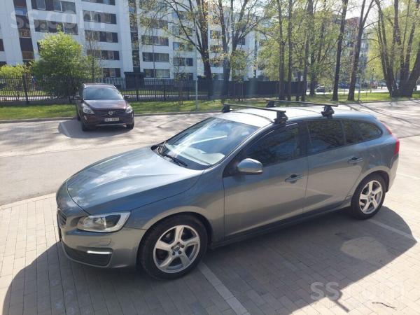 Grey Volvo V60 2016 in Riga, with an engine capacity of 2.00 L and mileage of 184 thousand km for 8850 €, photo 2 on AUTOMOTO.COM.LV