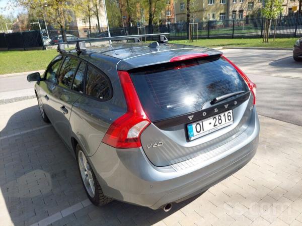 Grey Volvo V60 2016 in Riga, with an engine capacity of 2.00 L and mileage of 184 thousand km for 8850 €, photo 4 on AUTOMOTO.COM.LV