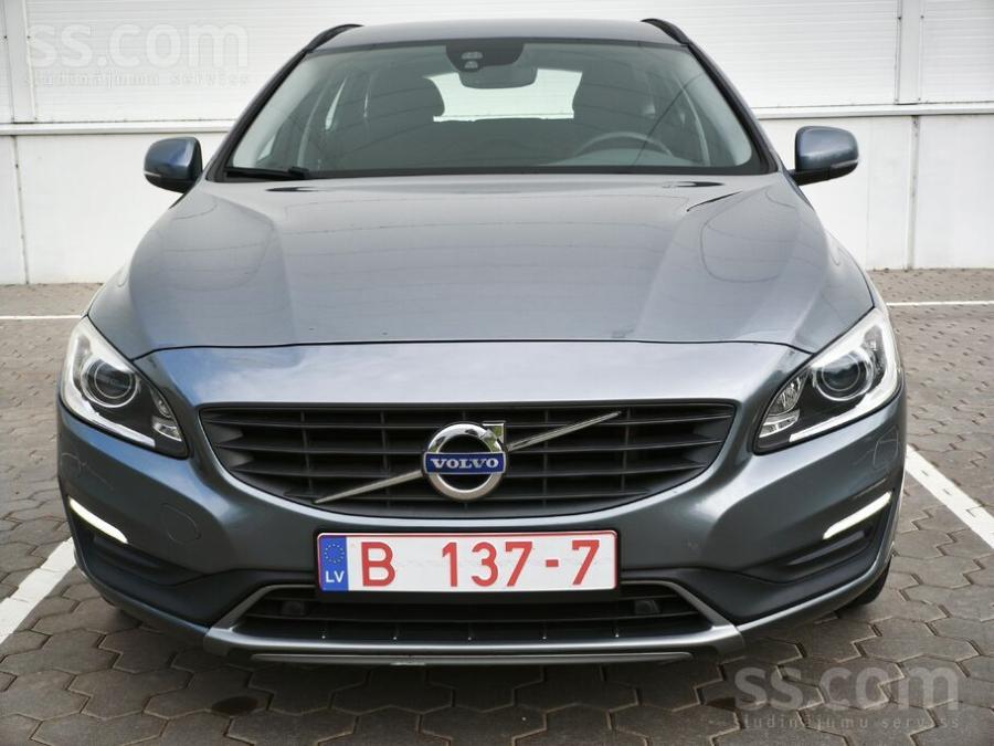 Grey Volvo V60 2016 in Riga, with an engine capacity of 2.00 L and mileage of 0 thousand km for 8300 €, photo 3 on AUTOMOTO.COM.LV