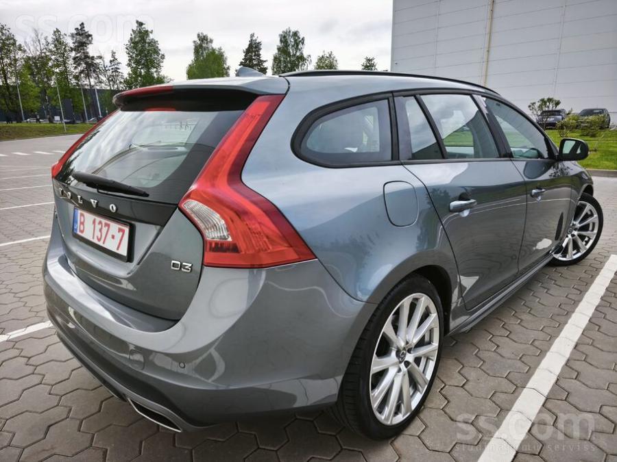 Grey Volvo V60 2016 in Riga, with an engine capacity of 2.00 L and mileage of 0 thousand km for 8300 €, photo 5 on AUTOMOTO.COM.LV