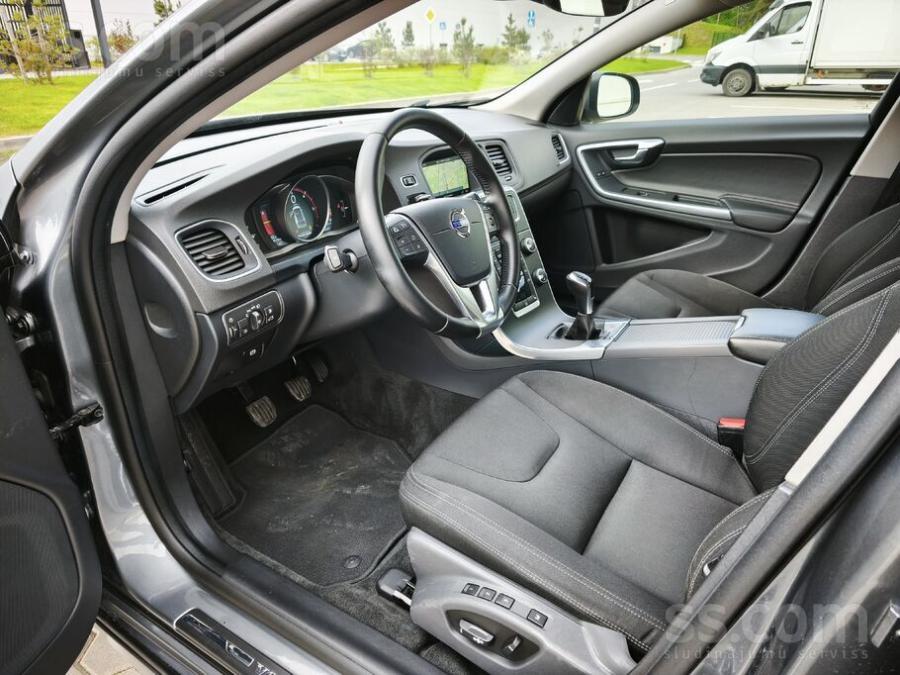 Grey Volvo V60 2016 in Riga, with an engine capacity of 2.00 L and mileage of 0 thousand km for 8300 €, photo 8 on AUTOMOTO.COM.LV