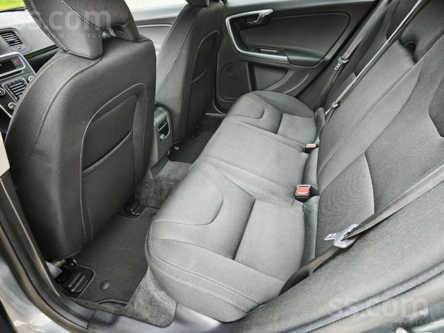 Grey Volvo V60 2016 in Riga, with an engine capacity of 2.00 L and mileage of 0 thousand km for 8300 €, photo 9 on AUTOMOTO.COM.LV
