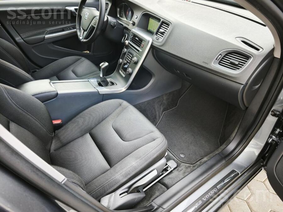 Grey Volvo V60 2016 in Riga, with an engine capacity of 2.00 L and mileage of 0 thousand km for 8300 €, photo 10 on AUTOMOTO.COM.LV