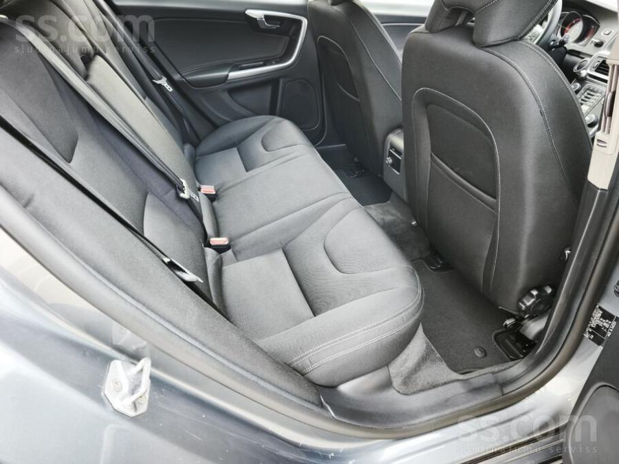 Grey Volvo V60 2016 in Riga, with an engine capacity of 2.00 L and mileage of 0 thousand km for 8300 €, photo 11 on AUTOMOTO.COM.LV