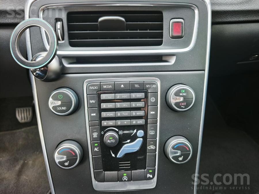 Grey Volvo V60 2016 in Riga, with an engine capacity of 2.00 L and mileage of 0 thousand km for 8300 €, photo 15 on AUTOMOTO.COM.LV