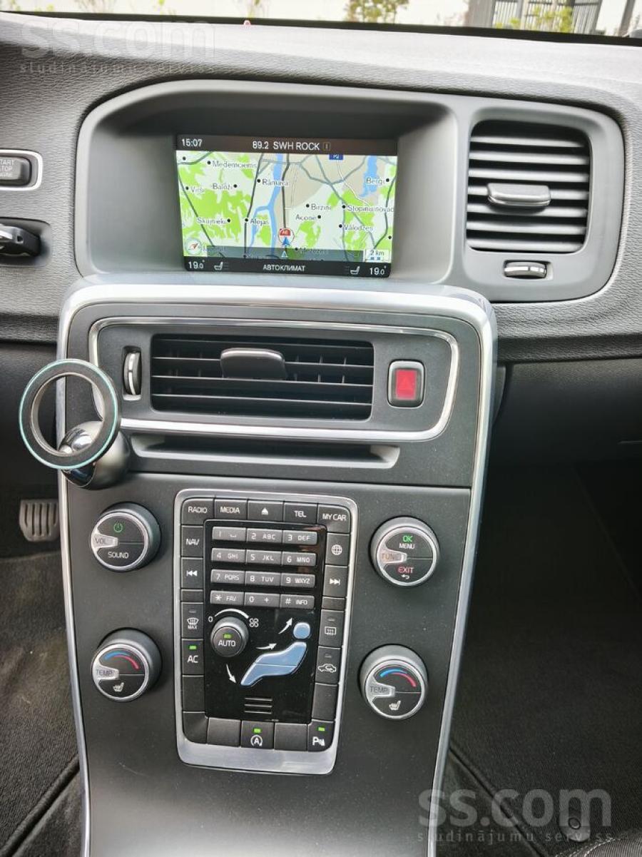 Grey Volvo V60 2016 in Riga, with an engine capacity of 2.00 L and mileage of 0 thousand km for 8300 €, photo 17 on AUTOMOTO.COM.LV