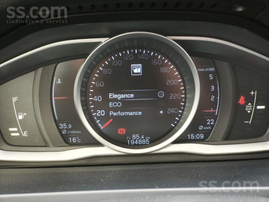 Grey Volvo V60 2016 in Riga, with an engine capacity of 2.00 L and mileage of 0 thousand km for 8300 €, photo 20 on AUTOMOTO.COM.LV