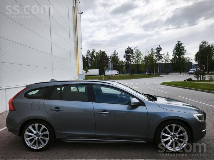 Grey Volvo V60 2016 in Riga, with an engine capacity of 2.00 L and mileage of 0 thousand km for 8300 €, photo 31 on AUTOMOTO.COM.LV