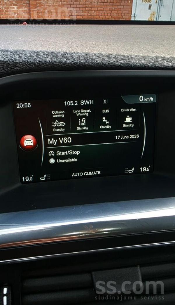 Pelēks Volvo V60 2016 Rīga, ar dzinēja tilpumu 2.40 L un nobraukumu 343 tūkst. km par 10890 €, foto 9 vietnē AUTOMOTO.COM.LV