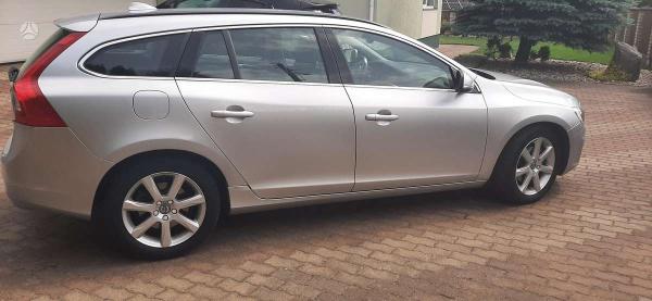 Pelēks Volvo V60 2016 Viļņa, ar dzinēja tilpumu 1.97 L un nobraukumu 222 tūkst. km par 7400 €, foto 3 vietnē AUTOMOTO.COM.LV