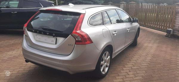 Pelēks Volvo V60 2016 Viļņa, ar dzinēja tilpumu 1.97 L un nobraukumu 222 tūkst. km par 7400 €, foto 4 vietnē AUTOMOTO.COM.LV
