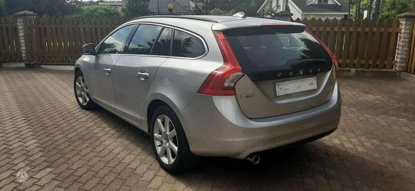 Pelēks Volvo V60 2016 Viļņa, ar dzinēja tilpumu 1.97 L un nobraukumu 222 tūkst. km par 7400 €, foto 6 vietnē AUTOMOTO.COM.LV