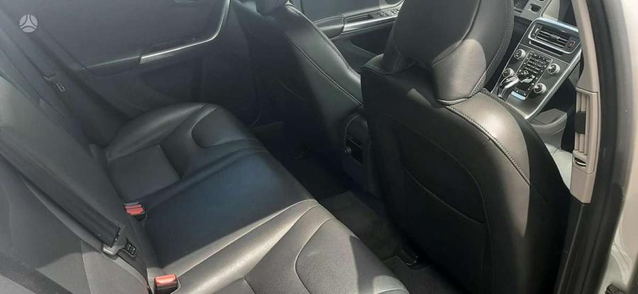 Pelēks Volvo V60 2016 Viļņa, ar dzinēja tilpumu 1.97 L un nobraukumu 222 tūkst. km par 7400 €, foto 13 vietnē AUTOMOTO.COM.LV