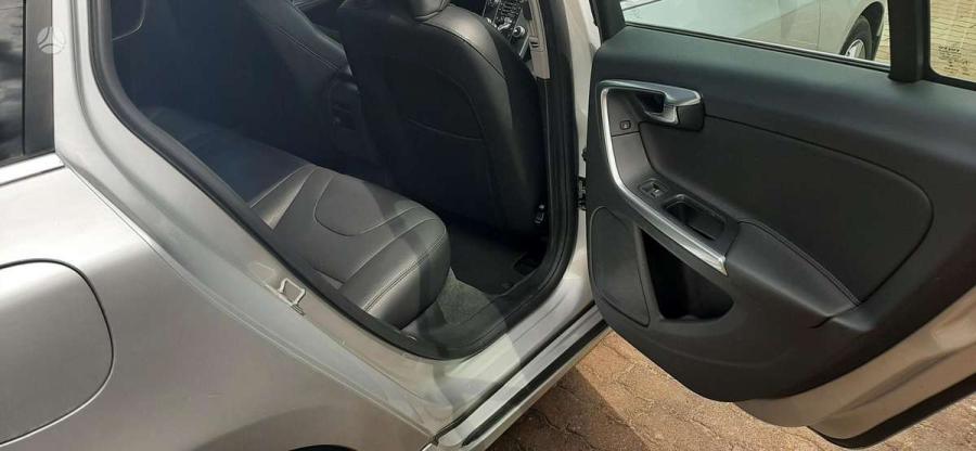 Pelēks Volvo V60 2016 Viļņa, ar dzinēja tilpumu 1.97 L un nobraukumu 222 tūkst. km par 7400 €, foto 15 vietnē AUTOMOTO.COM.LV