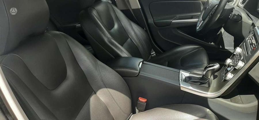 Pelēks Volvo V60 2016 Viļņa, ar dzinēja tilpumu 1.97 L un nobraukumu 222 tūkst. km par 7400 €, foto 16 vietnē AUTOMOTO.COM.LV