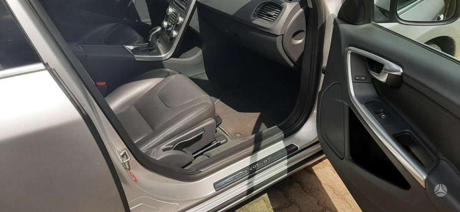 Pelēks Volvo V60 2016 Viļņa, ar dzinēja tilpumu 1.97 L un nobraukumu 222 tūkst. km par 7400 €, foto 17 vietnē AUTOMOTO.COM.LV