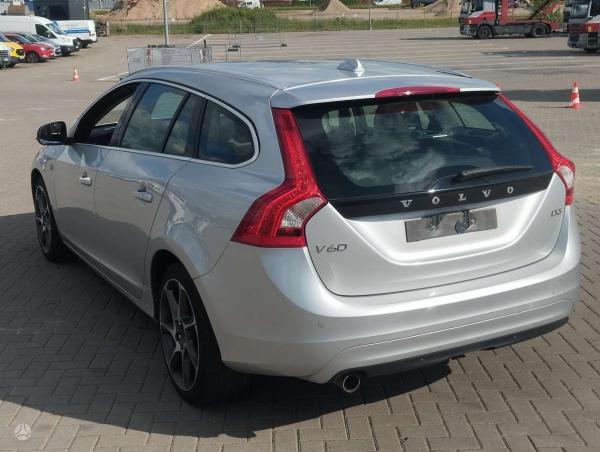 Grey Volvo V60 2016 in Taurage, with an engine capacity of 2.00 L and mileage of 240 thousand km for 6200 €, photo 3 on AUTOMOTO.COM.LV