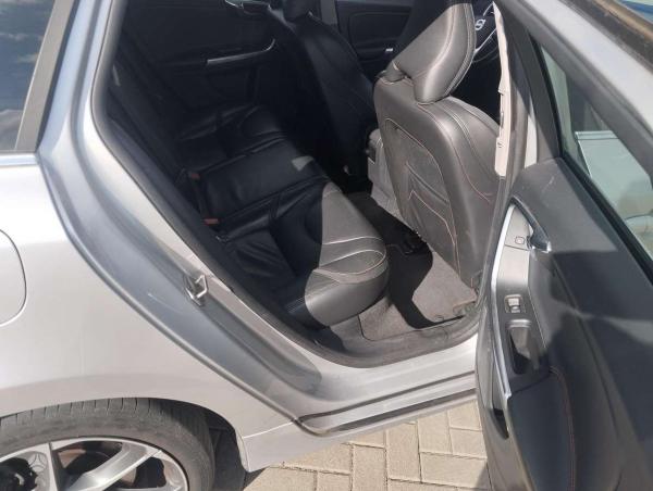 Grey Volvo V60 2016 in Taurage, with an engine capacity of 2.00 L and mileage of 240 thousand km for 6200 €, photo 7 on AUTOMOTO.COM.LV