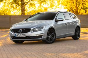 Pelēks Volvo V60 2016 Rīga, ar dzinēja tilpumu 2.00 L un nobraukumu 221 tūkst. km par 11900 €, foto  vietnē AUTOMOTO.COM.LV
