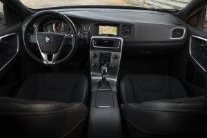 Pelēks Volvo V60 2016 Rīga, ar dzinēja tilpumu 2.00 L un nobraukumu 221 tūkst. km par 11900 €, foto 9 vietnē AUTOMOTO.COM.LV