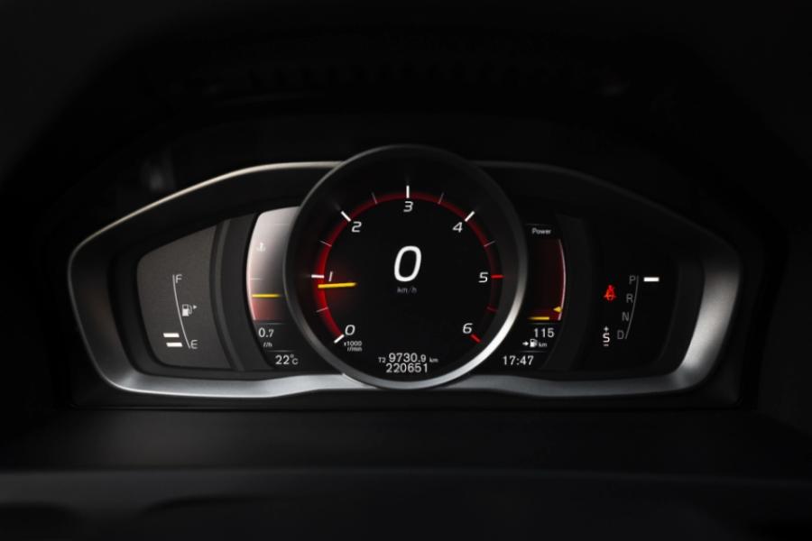 Pelēks Volvo V60 2016 Rīga, ar dzinēja tilpumu 2.00 L un nobraukumu 221 tūkst. km par 11900 €, foto 13 vietnē AUTOMOTO.COM.LV