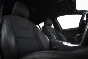 Pelēks Volvo V60 2016 Rīga, ar dzinēja tilpumu 2.00 L un nobraukumu 221 tūkst. km par 11900 €, foto 16 vietnē AUTOMOTO.COM.LV