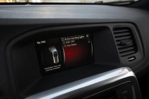Pelēks Volvo V60 2016 Rīga, ar dzinēja tilpumu 2.00 L un nobraukumu 221 tūkst. km par 11900 €, foto 19 vietnē AUTOMOTO.COM.LV
