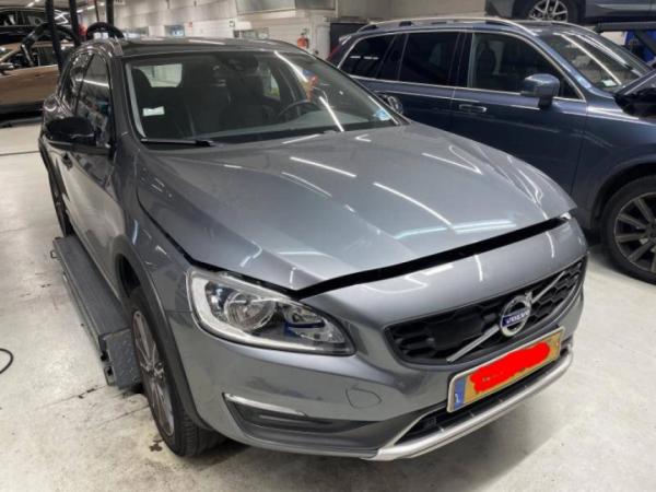 Grey Volvo V60 2016 in Riga, with an engine capacity of 2.00 L and mileage of 98 thousand km for 13995 €, photo 1 on AUTOMOTO.COM.LV