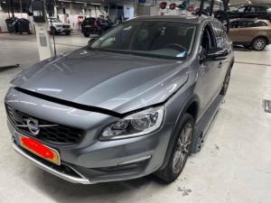 Pelēks Volvo V60 2016 Rīga, ar dzinēja tilpumu 2.00 L un nobraukumu 98 tūkst. km par 13995 €, foto 6 vietnē AUTOMOTO.COM.LV
