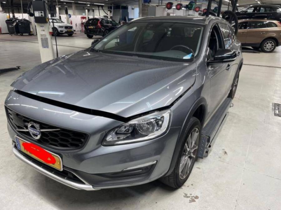 Pelēks Volvo V60 2016 Rīga, ar dzinēja tilpumu 2.00 L un nobraukumu 98 tūkst. km par 13995 €, foto 6 vietnē AUTOMOTO.COM.LV