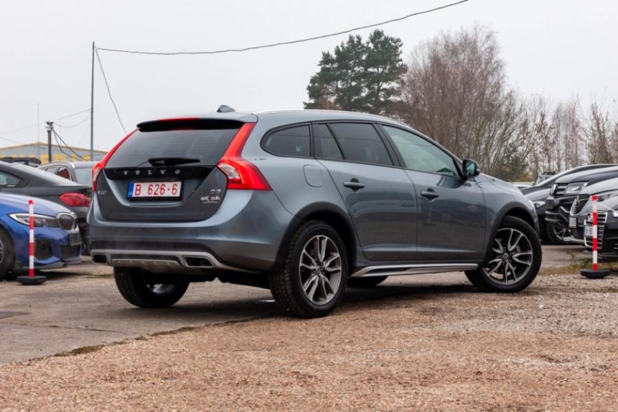 Pelēks Volvo V60 2016 Rīga, ar dzinēja tilpumu 2.00 L un nobraukumu 98 tūkst. km par 13995 €, foto 9 vietnē AUTOMOTO.COM.LV