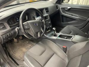 Pelēks Volvo V60 2016 Rīga, ar dzinēja tilpumu 2.00 L un nobraukumu 98 tūkst. km par 13995 €, foto 10 vietnē AUTOMOTO.COM.LV