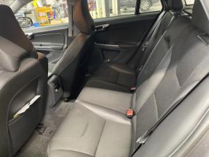Pelēks Volvo V60 2016 Rīga, ar dzinēja tilpumu 2.00 L un nobraukumu 98 tūkst. km par 13995 €, foto 12 vietnē AUTOMOTO.COM.LV