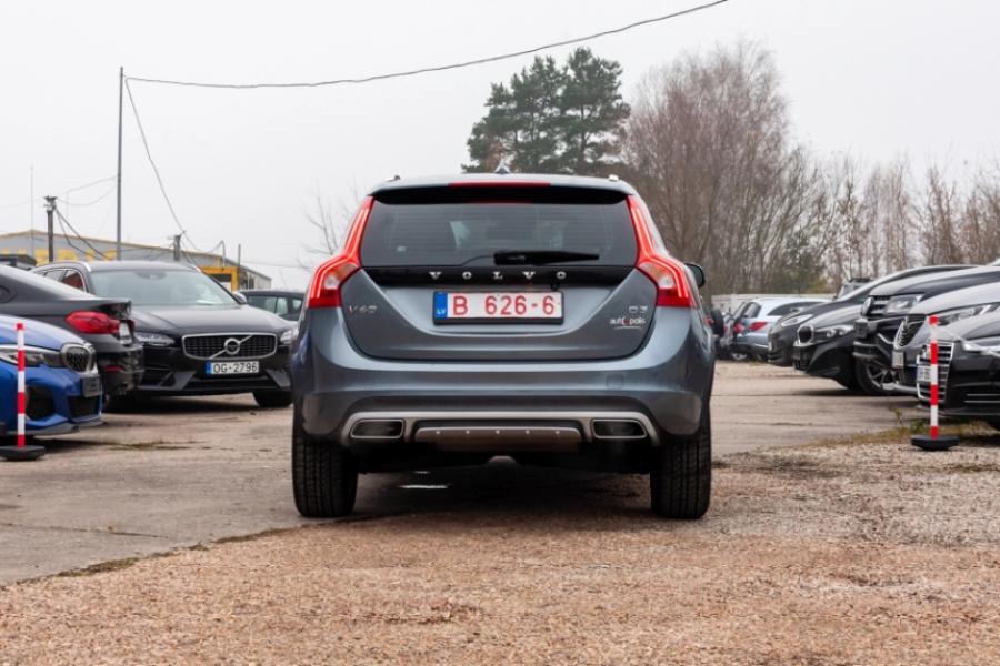 Pelēks Volvo V60 2016 Rīga, ar dzinēja tilpumu 2.00 L un nobraukumu 98 tūkst. km par 13995 €, foto 13 vietnē AUTOMOTO.COM.LV