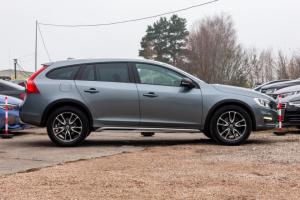 Pelēks Volvo V60 2016 Rīga, ar dzinēja tilpumu 2.00 L un nobraukumu 98 tūkst. km par 13995 €, foto 15 vietnē AUTOMOTO.COM.LV