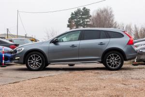 Pelēks Volvo V60 2016 Rīga, ar dzinēja tilpumu 2.00 L un nobraukumu 98 tūkst. km par 13995 €, foto 16 vietnē AUTOMOTO.COM.LV