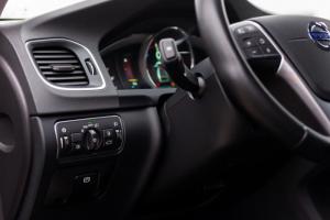 Pelēks Volvo V60 2016 Rīga, ar dzinēja tilpumu 2.00 L un nobraukumu 98 tūkst. km par 13995 €, foto 25 vietnē AUTOMOTO.COM.LV