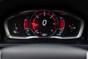 Pelēks Volvo V60 2016 Rīga, ar dzinēja tilpumu 2.00 L un nobraukumu 98 tūkst. km par 13995 €, foto 33 vietnē AUTOMOTO.COM.LV