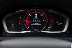 Pelēks Volvo V60 2016 Rīga, ar dzinēja tilpumu 2.00 L un nobraukumu 98 tūkst. km par 13995 €, foto 37 vietnē AUTOMOTO.COM.LV