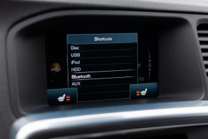 Pelēks Volvo V60 2016 Rīga, ar dzinēja tilpumu 2.00 L un nobraukumu 98 tūkst. km par 13995 €, foto 38 vietnē AUTOMOTO.COM.LV