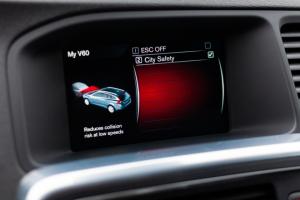 Pelēks Volvo V60 2016 Rīga, ar dzinēja tilpumu 2.00 L un nobraukumu 98 tūkst. km par 13995 €, foto 39 vietnē AUTOMOTO.COM.LV