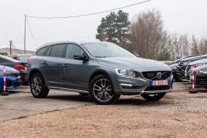 Pelēks Volvo V60 2016 Rīga, ar dzinēja tilpumu 2.00 L un nobraukumu 96 tūkst. km par 13995 €, foto  vietnē AUTOMOTO.COM.LV