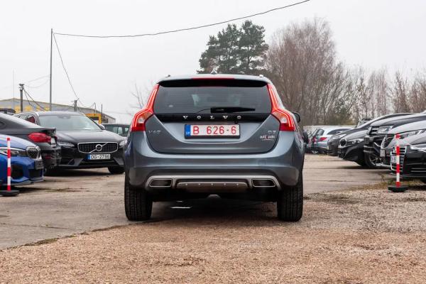 Grey Volvo V60 2016 in Riga, with an engine capacity of 2.00 L and mileage of 96 thousand km for 13995 €, photo 6 on AUTOMOTO.COM.LV