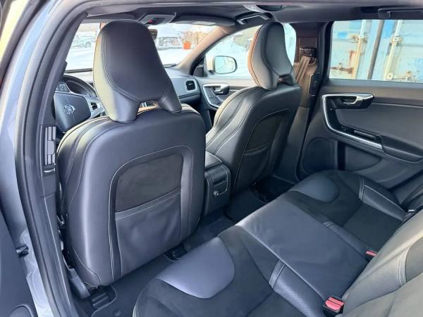 Grey Volvo V60 2016 in Riga, with an engine capacity of 2.40 L and mileage of 166 thousand km for 11995 €, photo 7 on AUTOMOTO.COM.LV