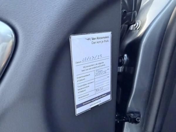 Grey Volvo V60 2016 in Riga, with an engine capacity of 2.40 L and mileage of 166 thousand km for 11995 €, photo 9 on AUTOMOTO.COM.LV
